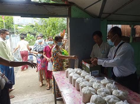 တောင်ဥက္ကလာပမြို့နယ်၊ အမှတ် ၁၅ ရပ်ကွက်တွင် ဆန်၊ ဆီ၊ ကြက်ဥများအား သက်သာသောဈေးနှုန်းဖြင့်‌ ရောင်းခ