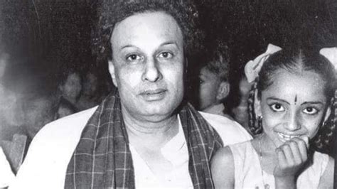 சிறுமிக்கு எம்ஜிஆர் கொடுத்த அன்பு பரிசு Youtube