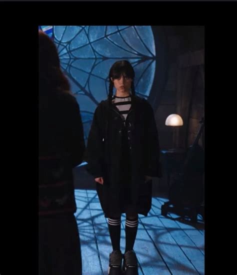 Wednesdays Jenna Ortega Baggy Oversize Sweatshirt Full Look Wednesday