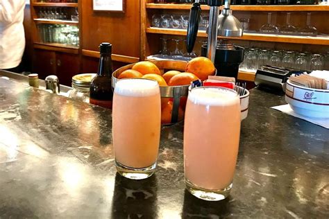 How To Make An Authentic Bellini Cocktail At Harrys Bar In Venice Italy Birthplace Of The