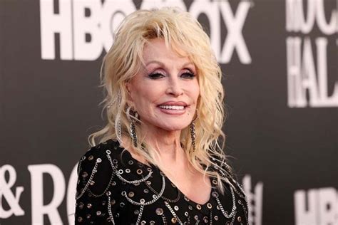 Dolly Parton Recalls Losing Dolly Parton Look Alike Contest