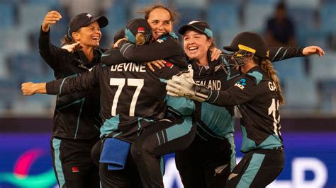 Womens T20 World Cup New Zealand Defeat Pakistan By 54 Runs To Reach