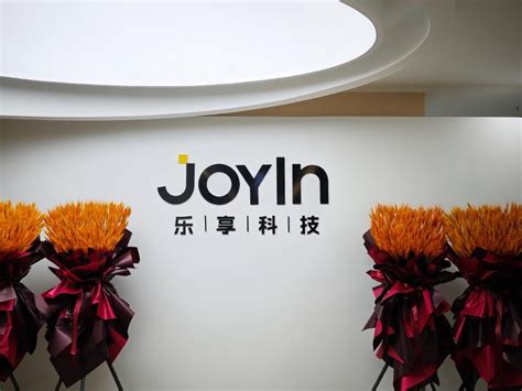 乐享科技官宣完成亿元级「天使」轮融资,天使轮总计融资近 3 亿元,专注家庭通用小具身智能机器人 极客公园 乐享科技官宣完成亿元级「天使」轮融资,天使轮总计融资近 3 亿元,专注家庭通用小具身智能机器人 极客公园