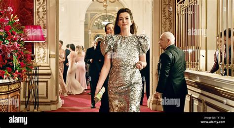 Usa Anne Hathaway In The ©metro Goldwyn Mayer New Movie The Hustle