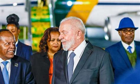 integrante da comitiva de lula surta agride assessor e é contido por