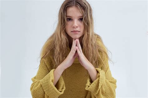 Julia De Jong Campaign — Melko