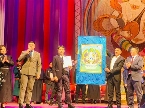 Болор цомын эргэн тойронд Nio Mn