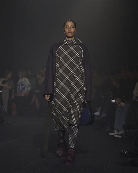 Daniel Lee 揭晓其为 Burberry 设计的首秀系列 Burberry 2023秋冬系列