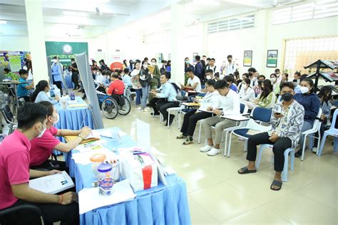 ដាក់ពាក្យឱ្យទាន់ ស្អែកនេះក្រុមហ៊ុនធំៗចំនួន ១០ ផ្តល់ឱកាសការងារជិត ៨០០កន្លែង ដាក់ពាក្យភ្លាម