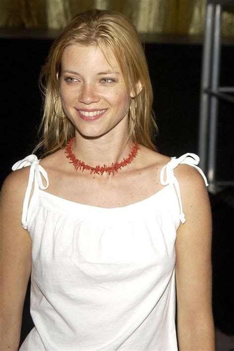 100 Amy Smart Wallpapers