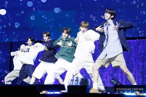 [s포토] 투어스 신유 한진 영재 지훈 경민 도훈 완벽한 투어스 데뷔 무대~ 쇼케이스 Zum 뉴스