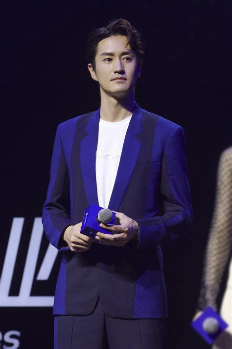 杨玏 高级蓝”吸睛 穿越古今儒雅演绎中国风英雄