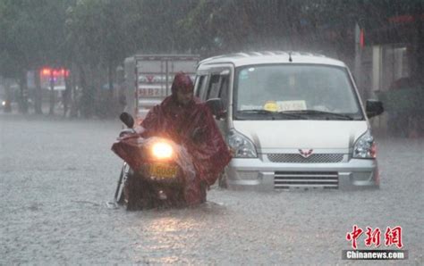 广西柳州遭强降雨袭击 中心街道变“汪洋” 环保 人民网