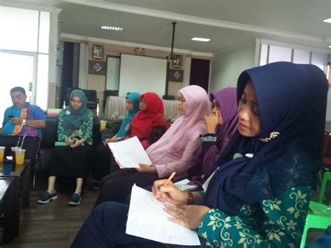 DOSEN KEPERAWATAN UMRI DI IKATAN PERAWAT KESEHATAN JIWA INDONESIA