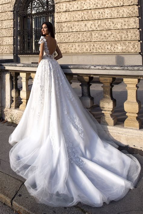 Robe de mariée fleurie Oksana Mukha Paris
