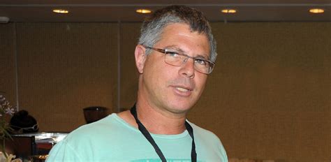 זינוק של 40 ב 3 ימים נועם לניר מוכר את השליטה בחברת בבילון גלובס