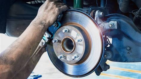 Comment vérifier l usure des disques et plaquettes de frein de voiture