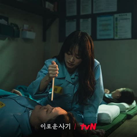 Chun Woo Hee Wears Many Faces As A Dangerous Con Artist And Prison Inmate In Delightfully