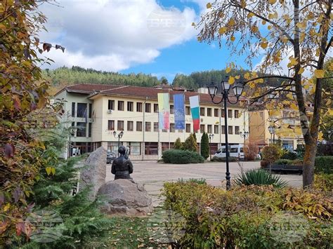 Общинският съвет в Трън ще заседава извънредно във връзка с избора на нов председател и общински