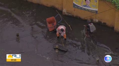Vídeo Chuva forte alaga ruas da Zona Oeste do Rio Bom Dia Rio G1