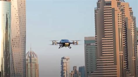 El coche volador chino realiza su primer vuelo público Emprendedor