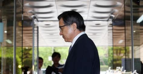고개 숙인 김신종 전 광물자원공사 사장