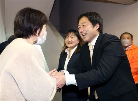 出雲崎町長選挙2024・新潟 新町長誕生へ、初当選の仙海直樹さん「新しい出雲崎をつくりたい」 9期36年で引退の現町長、大半の町議らが支持
