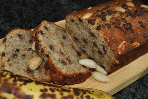 Pão Bolos e Cia BOLO DE AVEIA E BANANA CHOCOLATE E AMÊNDOAS