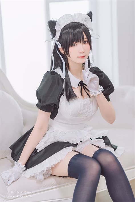 Maid Cosplay Wallpaper