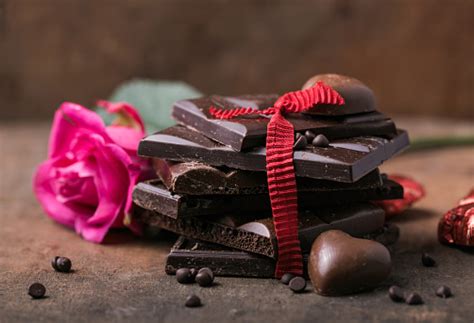 聖バレンタインデーの愛にリボンバラと心とチョコレート お祝いのストックフォトや画像を多数ご用意 お祝い カラー画像 チョコレート
