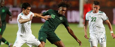 L Algérie face à la Guinée et au Nigeria officiel
