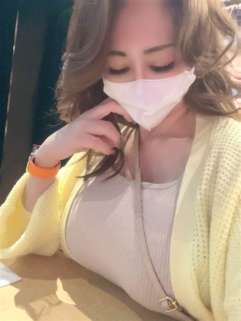 沢田麗奈reina Sawada On Twitter どうしても 胸が重くて デスクに乗せちゃうけど 大丈夫そう？