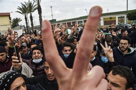 Les Algériens Dans La Rue Le Hirak Se Remet En Marche Face Au Pouvoir