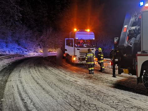Mehrere Sattelschlepper hängen geblieben Freiwillige Feuerwehr Mariazell