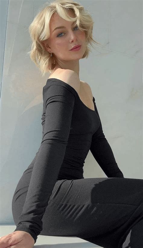 Gorgeous R Kallmekris