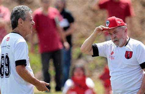 Lula e Chico Buarque estão confirmados para pelada do MST Jornal de Brasília