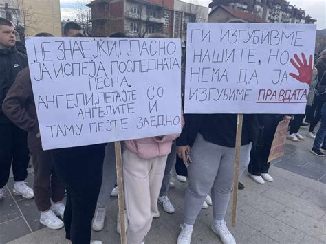 ФОТО ВИДЕО Кочанчани се собираат на градскиот плоштад „Ги изгубивме нашите но нема да ја