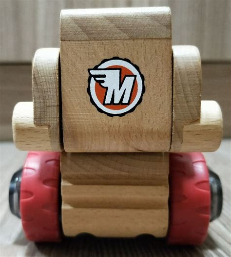 【韓國EDTOY 旋轉磁力積木】 變形卸貨卡車 (二手), 書籍、休閒與玩具, 玩具、公仔、桌遊在旋轉拍賣