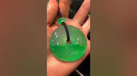 好运来翡翠珠宝（中缅边境一手货源批发恭祝全球海外华侨华人：好运连连，合家欢乐！喜欢翡翠jadeite 。添加微信wechat