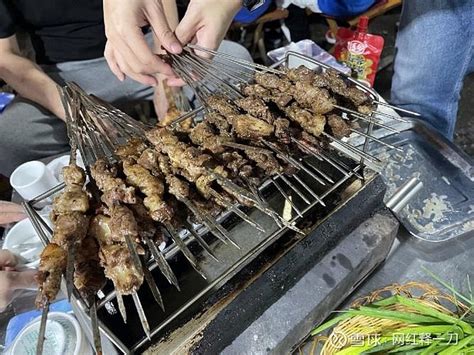 释一刀：淄博不止有烧烤 编辑：释一刀美食 淄博是一座历史悠久的城市（etuteuiy），有着丰富的文化底蕴和独特的美食文化。在淄博，烧烤是