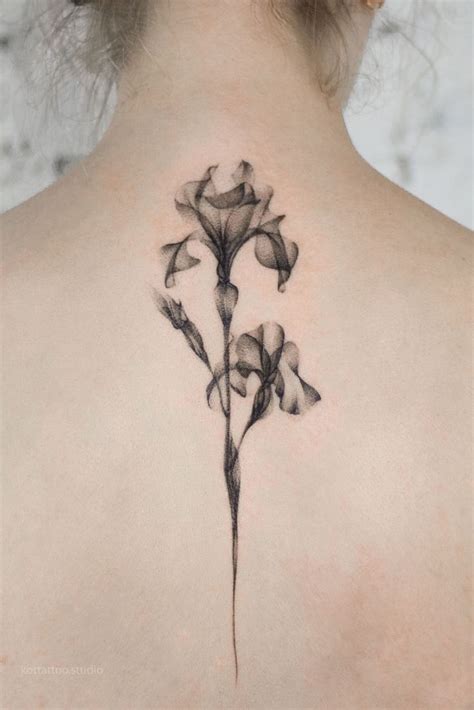 Тату на спине Тату цветы на спине для девушки 100 фото тату на спине и эскизов на нашем сайте