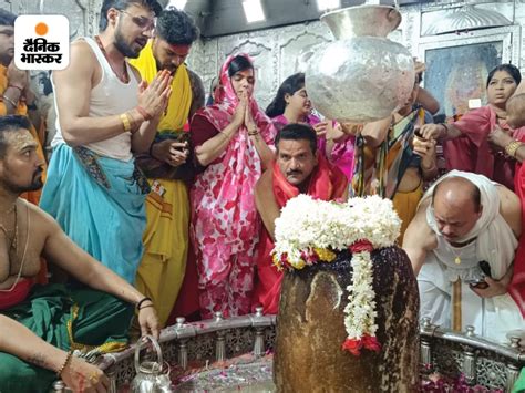 Indian Cricketer Umesh Yadav Mahakal Darshan Photos Ujjain News
