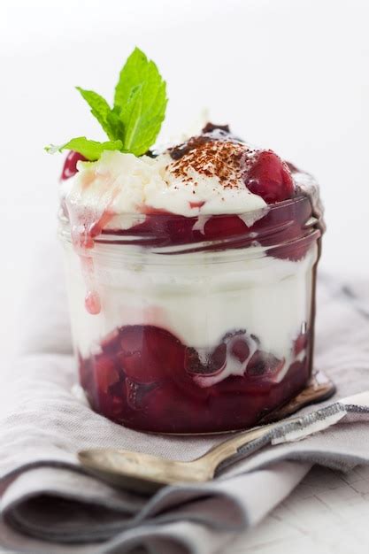 Yogur De Frutas Naturales Foto Gratis