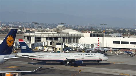미국 항공에 어 버스 A320 비행기 주차 라 국제 공항 La 공항에서 로스 앤젤레스 캘리포니아 미국2014 년 10 월 8 일