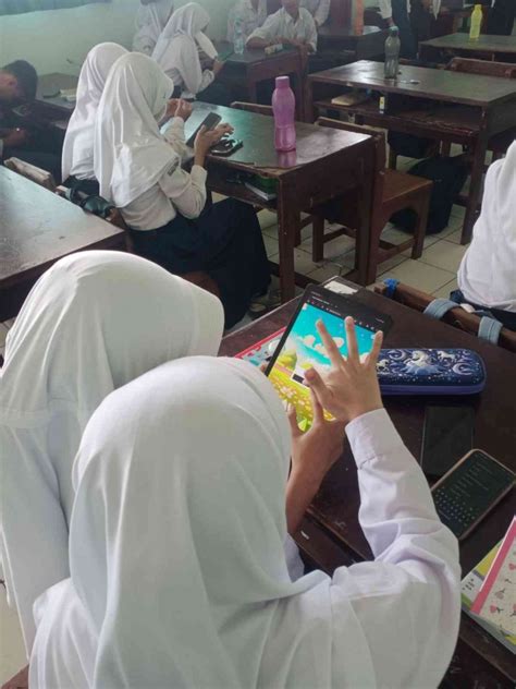 Pembiasaan Bijak Menggunakan Smartphone Dalam Kegiatan Pembelajaran