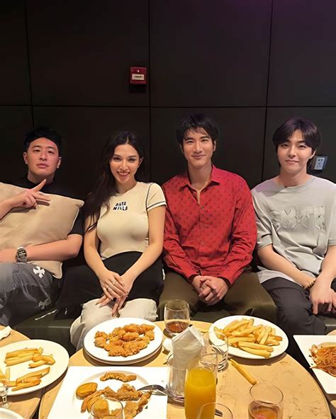 左右坐着潘玮柏、王力宏，网友肉搜 性感女子”身份：原来她是大马人！ 槟城 Penang Eatify