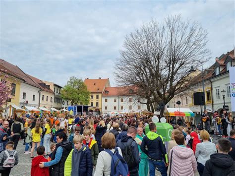 Mladi se veselijo dneva Zemlje Vaš kanal