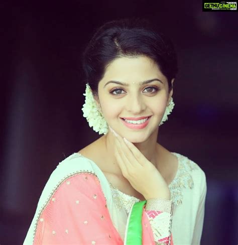 Vedhika Instagram You Smile I Smile 💖 To All My Friends Here Pic Courtesy Pranavraaaj