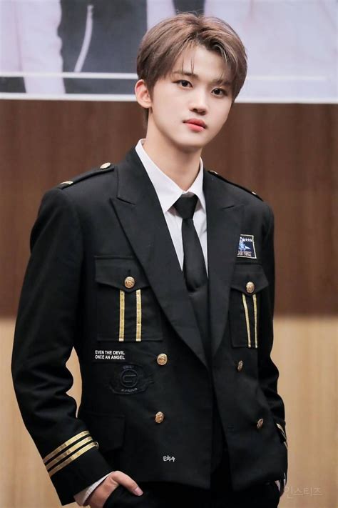 얼굴 맛집 판타지오 신인 남돌 비주얼 멤버 미모  인스티즈 Instiz 이슈 카테고리