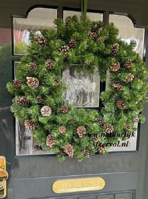 Kerstkrans Kunst 76 Cm Met Verlichting Met Dennenappels Bol